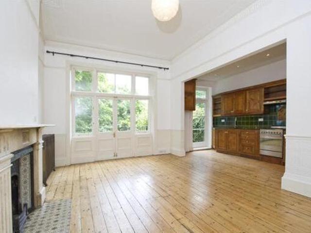 3 Bedroom Apartment For Sale In London