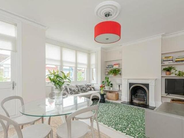 3 Bedroom Apartment For Sale In London