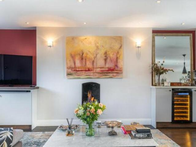 3 Bedroom Apartment For Sale In London