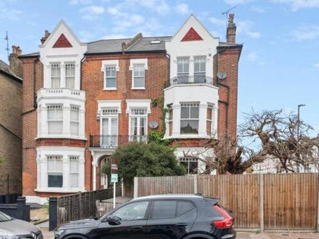 3 Bedroom Apartment For Sale In London