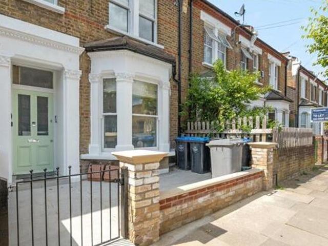 3 Bedroom Apartment For Sale In London