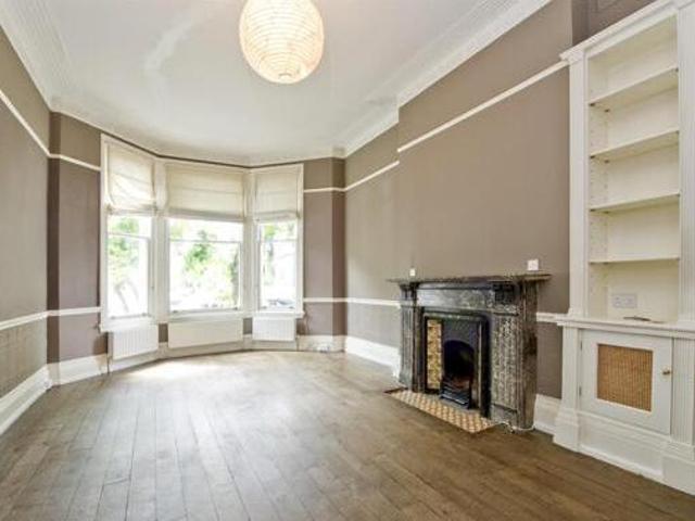 3 Bedroom Apartment For Sale In London