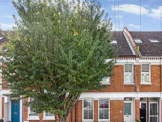 3 Bedroom Apartment For Sale In London