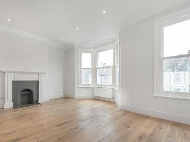 3 Bedroom Apartment For Sale In London
