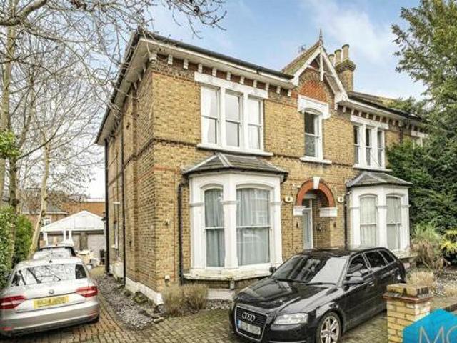 3 Bedroom Apartment For Sale In London