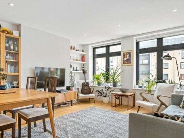 3 Bedroom Apartment For Sale In London