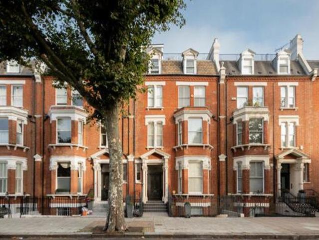 3 Bedroom Apartment For Sale In London