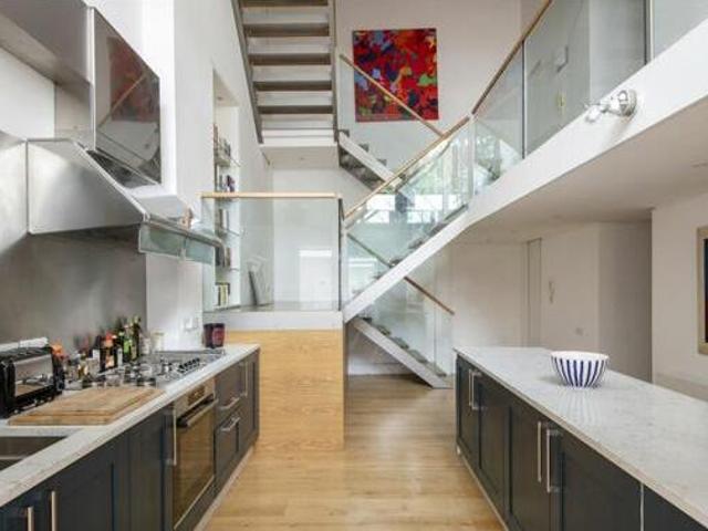 3 Bedroom Apartment For Sale In London