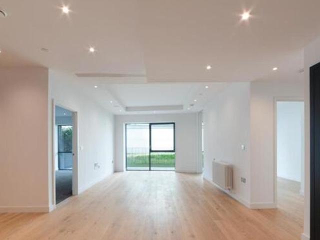 3 Bedroom Apartment For Sale In London City Island, London