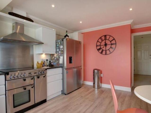 3 bedroom apartment for sale in Palm Bay Avenue, Margate, CT9