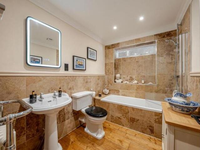 3 bedroom apartment for sale in Park Parade, Harrogate, HG1