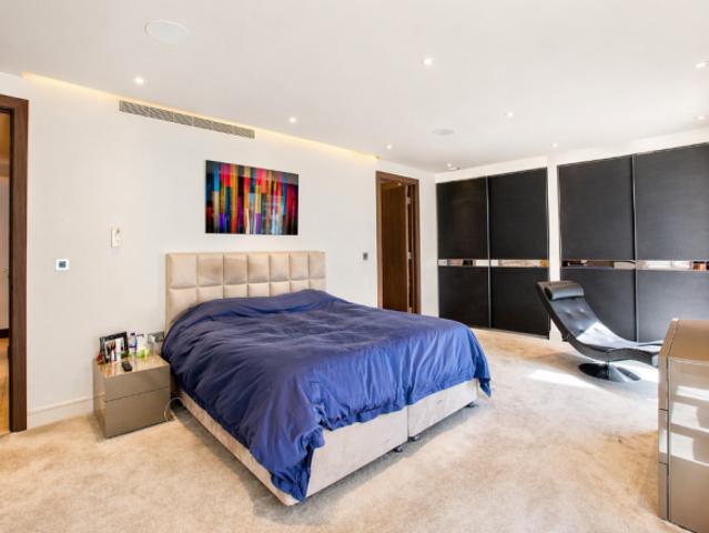 3 bedroom apartment for sale in Parrs Way, London, W6