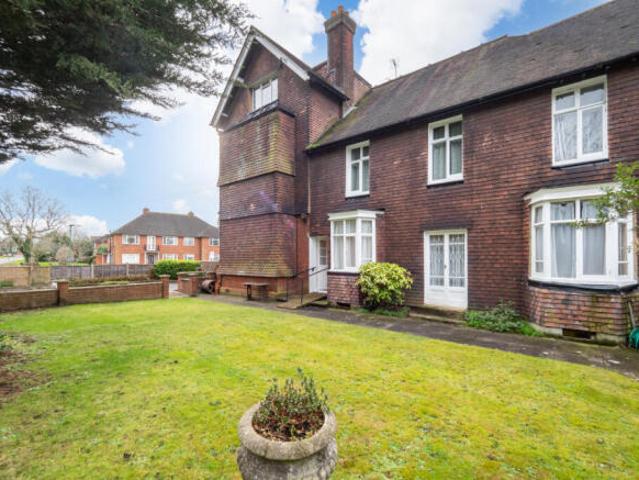 3 bedroom apartment for sale in Peaches Close, Cheam, Sutton, SM2