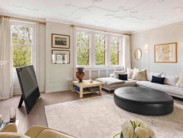 3 bedroom apartment for sale in Queens Gate London SW7