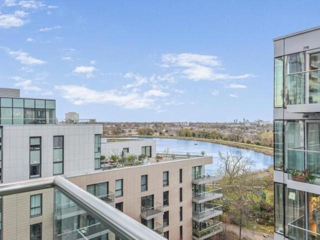 3 bedroom apartment for sale in Residence Tower, Woodberry Grove, N4