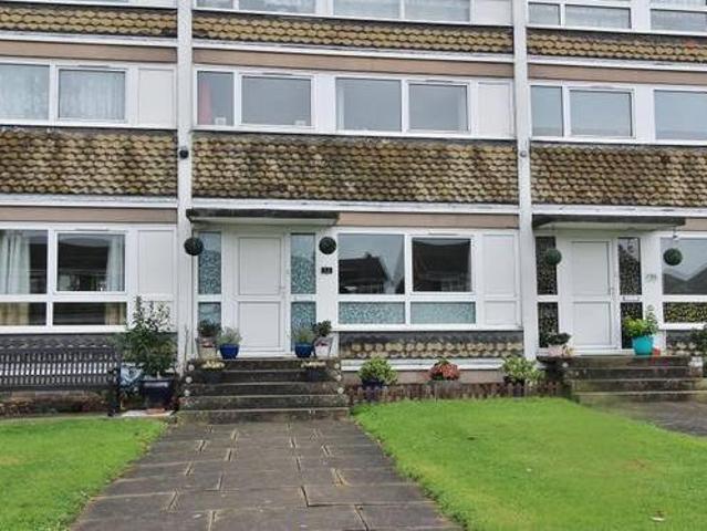 3 bedroom apartment for sale in Roseberry Court Benfleet SS7