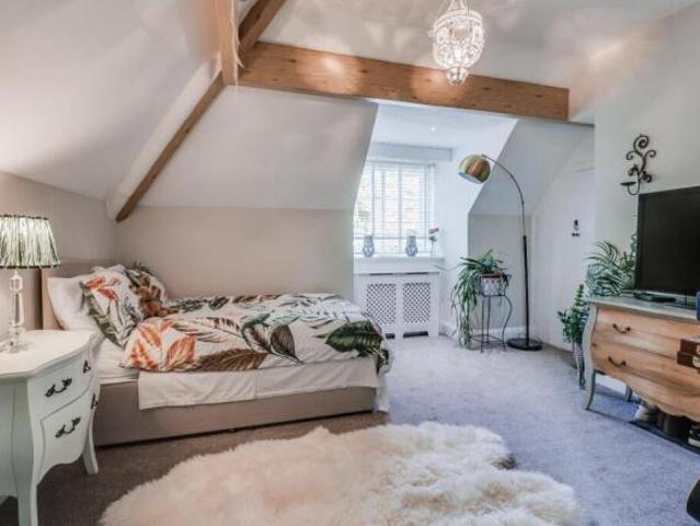3 bedroom penthouse for sale in St. Helens Lane, Adel, LS16
