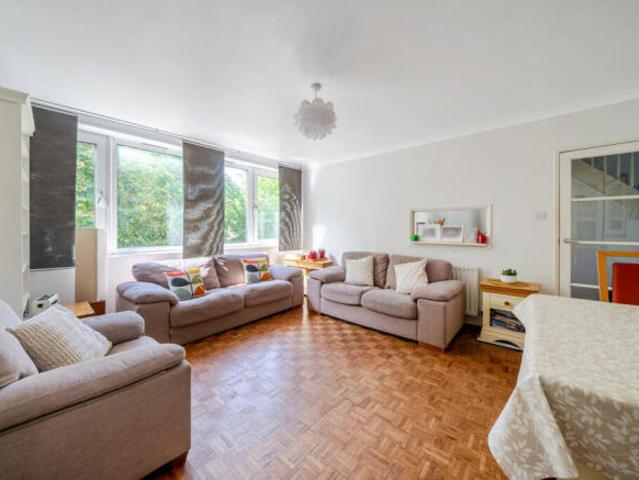 3 bedroom apartment for sale in St. Johns Park, London, SE3