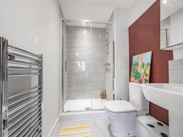 3 bedroom apartment for sale in St. Johns Road, New Malden, KT3