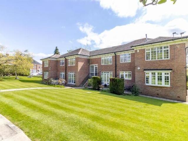 3 bedroom apartment for sale in Sandmoor Green, Leeds, LS17