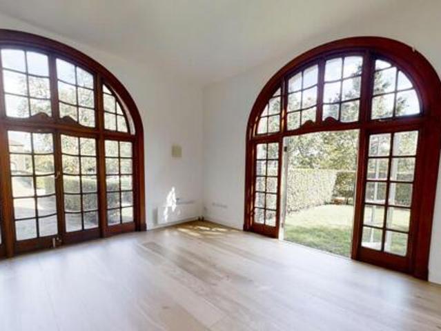 3 Bedroom Apartment For Sale In Scott Avenue