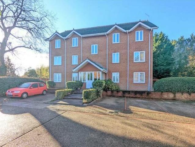 3 bedroom apartment for sale in Thornfield Green Blackwater Camberley Hampshire GU17