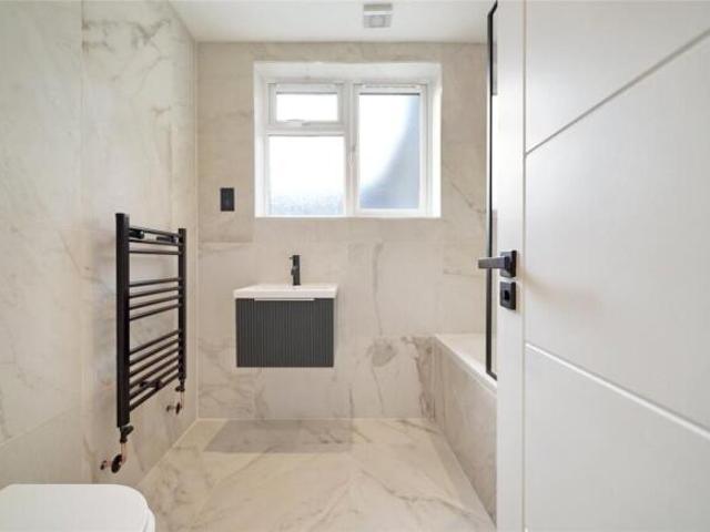3 bedroom apartment for sale in Thurlow Hill, London, SE21