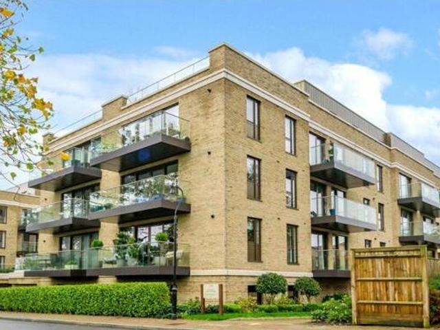 3 Bedroom Apartment For Sale In Trent Park, Hertfordshire