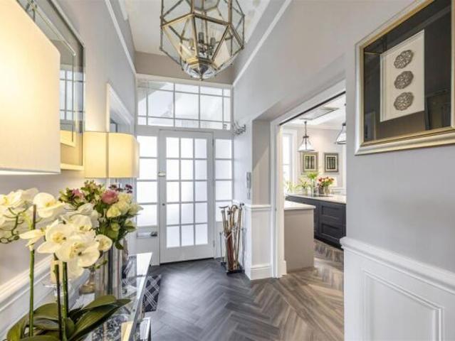 3 bedroom apartment for sale in Wellington Square, Cheltenham, GL50