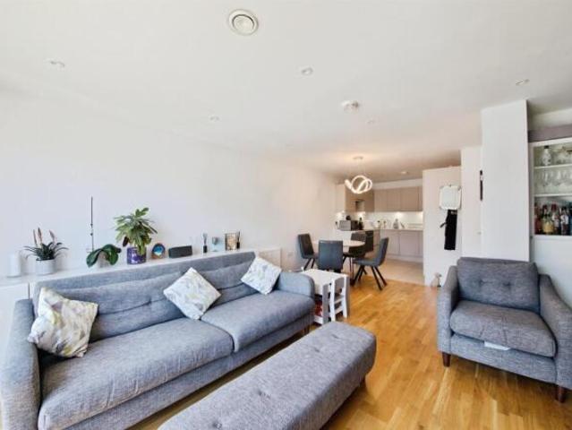 3 bedroom apartment for sale in West Street, Watford, WD17