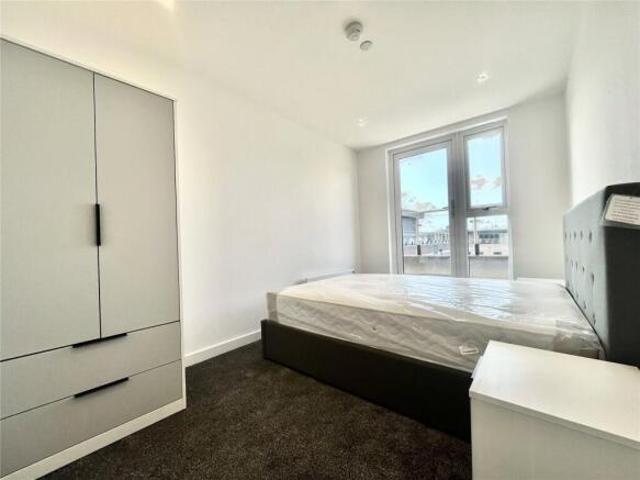 3 bedroom apartment for sale in Willow Road, Leeds, LS4