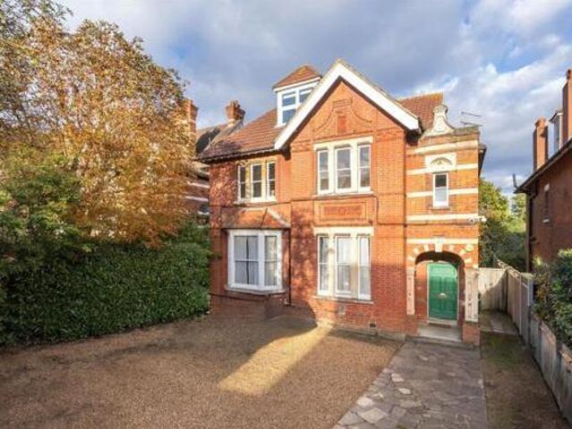 3 Bedroom Apartment For Sale In Wimbledon, London
