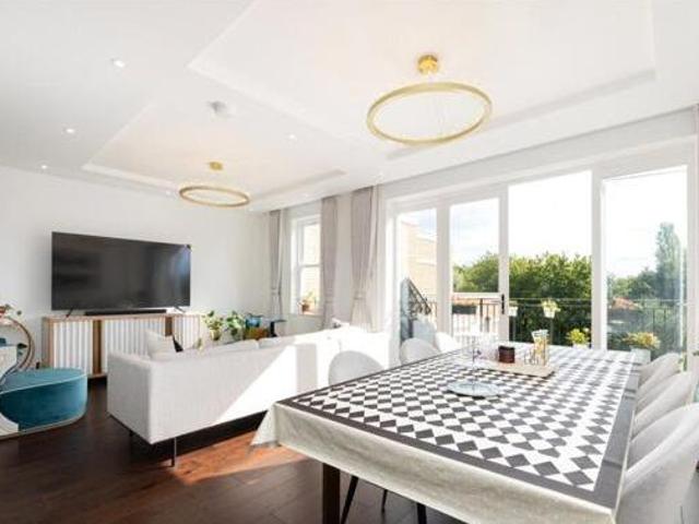 3 Bedroom Apartment For Sale In Wimbledon, London