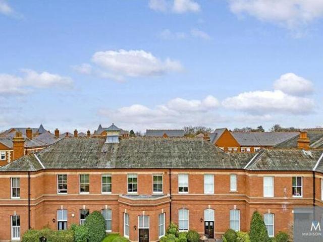 3 Bedroom Apartment For Sale In Woodford Green, Greater London