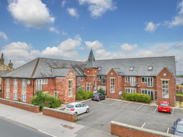 3 bedroom apartment for sale in 170, Town Street, Middleton, Leeds, LS10