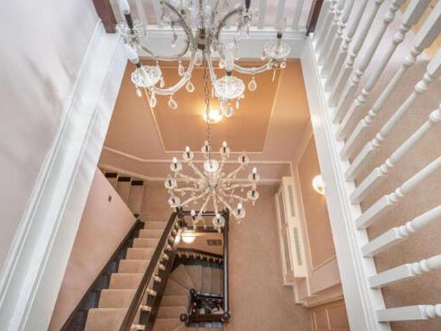 3 Bedroom Apartment For Sale In 199 Oakwood Lane, Leeds