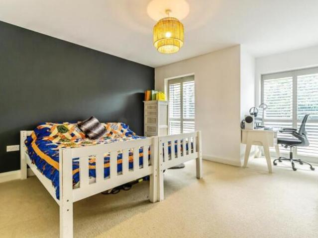 3 bedroom apartment for sale in 139. South Norwood Hill, London, SE25