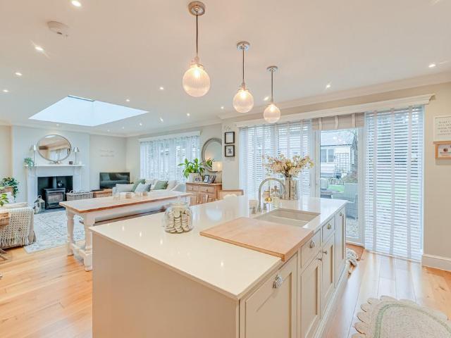 3 bedroom apartment for sale