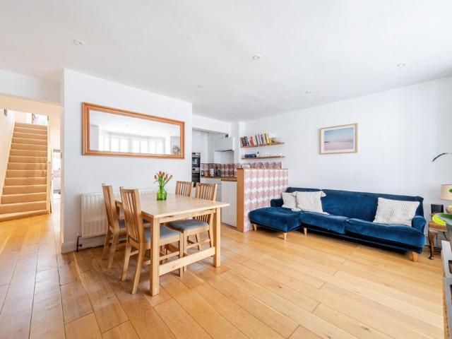 3 bedroom apartment for sale