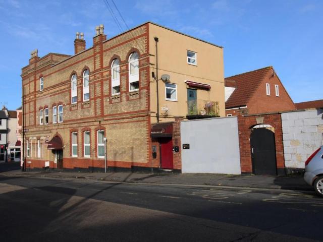 3 bedroom maisonette for sale