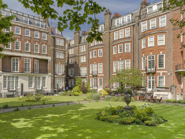 3 bedroom flat for sale