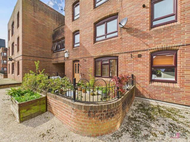 3 Bedroom Apartment Gloucester Gloucestershire 99277885