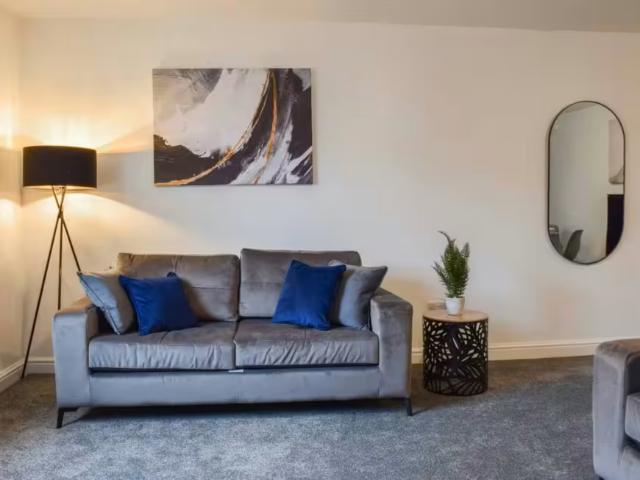 3 Bedroom Apartment Huddersfield Huddersfield LS96615721