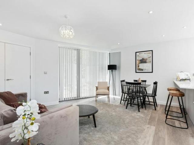 3 Bedroom Apartment Harrow Harrow LS73598582
