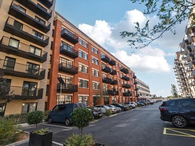 3 Bedroom Apartment Hayes Greater London 101674802