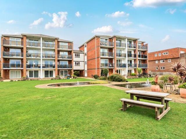 3 Bedroom Apartment Hayling Island Hampshire LS101676995