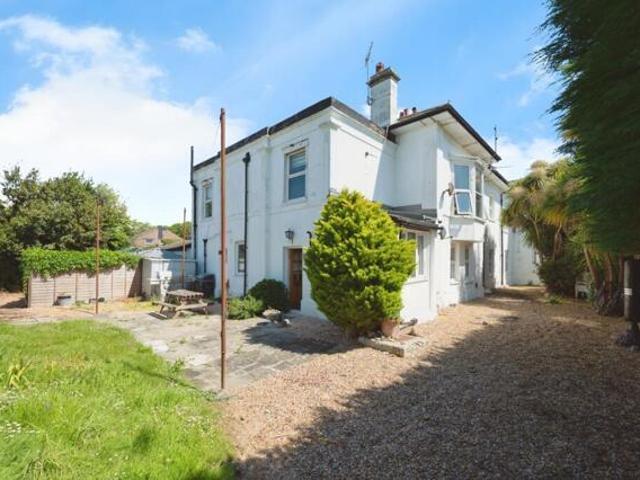 3 Bedroom Apartment Hayling Island Hampshire LS99204000
