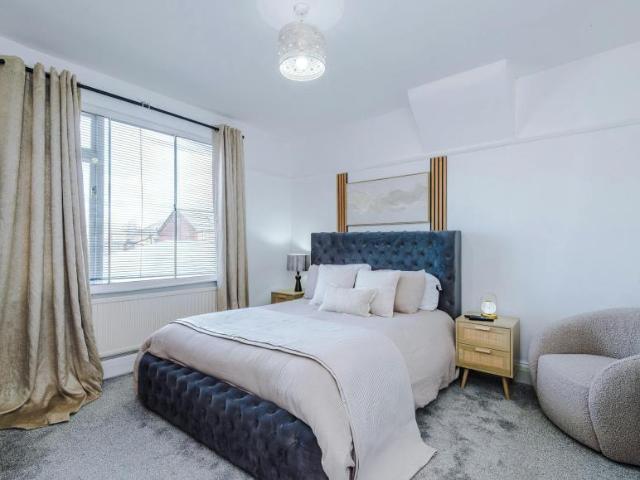 3 Bedroom Apartment Heald Green Heald Green 101269282