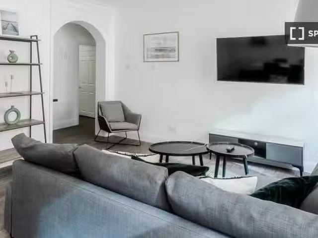 3 Bedroom Apartment in Fitzrovia, London