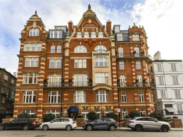 3 Bedroom Apartment Kensington London LS102596603